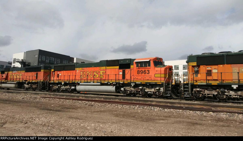 BNSF 8963